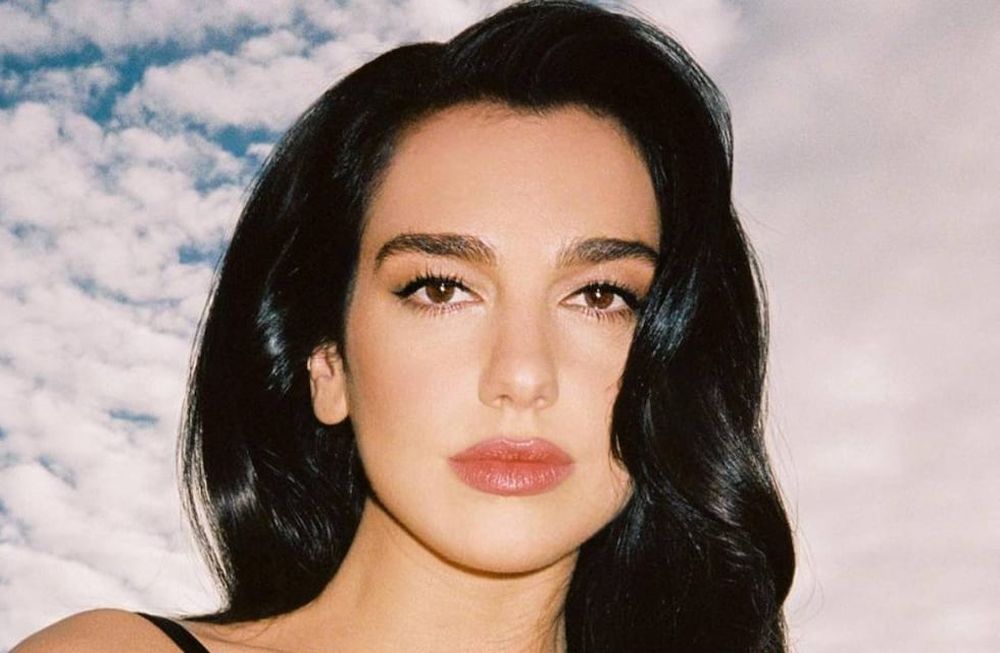 Dua Lipa posó con una bikini que dejó mucha piel a la vista