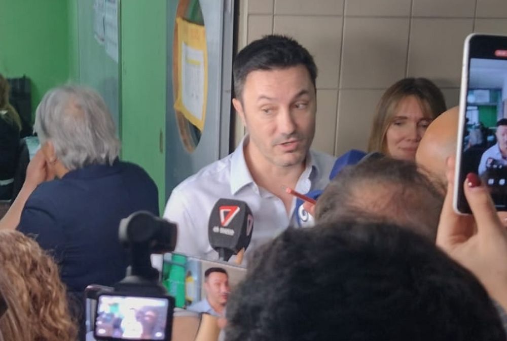 Luis Petri votó en familia y dijo que no viajará a Buenos Aires: Nos ...