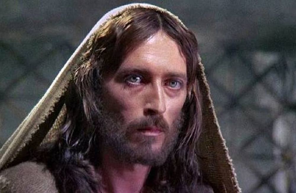 Qué pasó con Robert Powell, el actor de Jesús de Nazaret