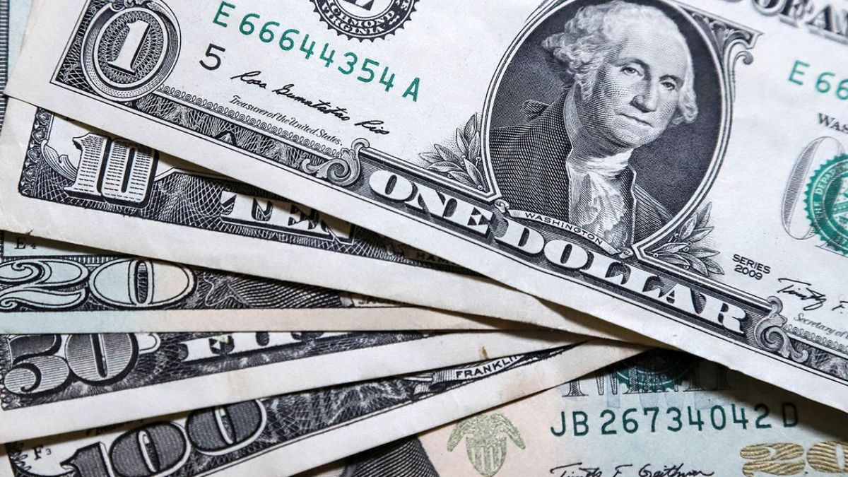 El Banco Central extendió la fecha para aceptar dólares de cara chica y ...