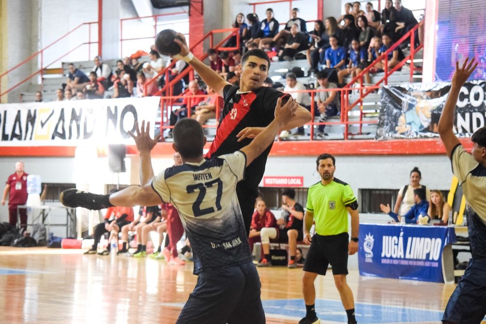 El Nacional A de Handball de juveniles atrapa a los amantes del deporte