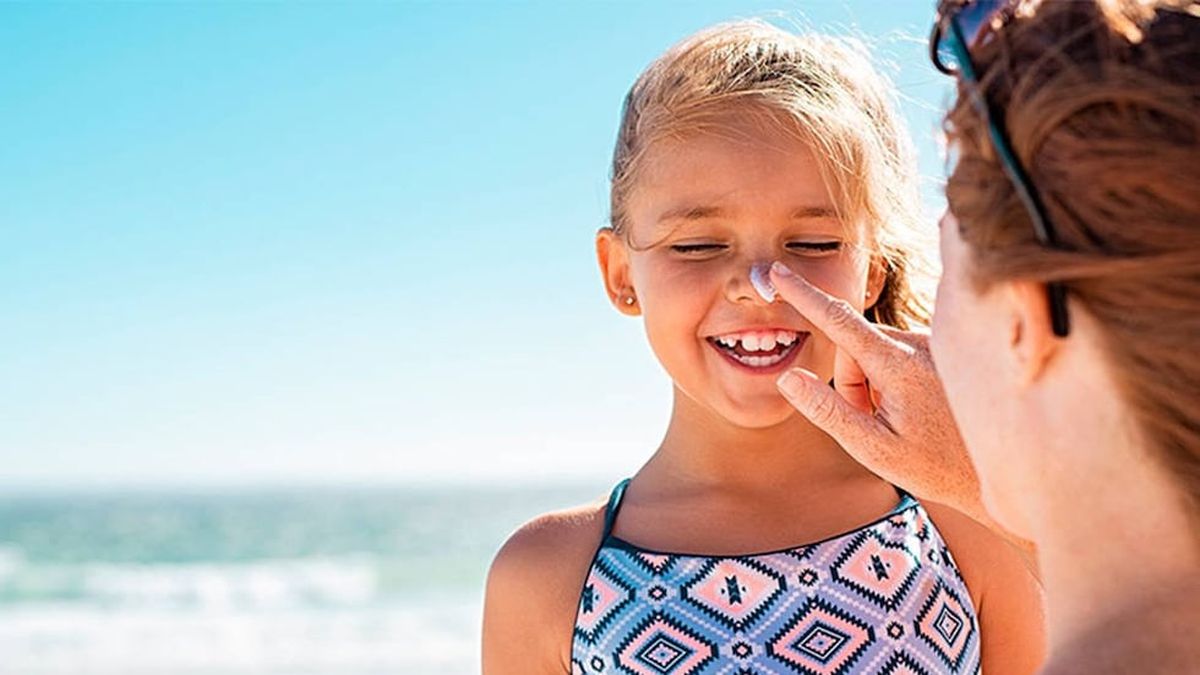 Protección solar en niños: cómo cuidarlos correctamente del sol