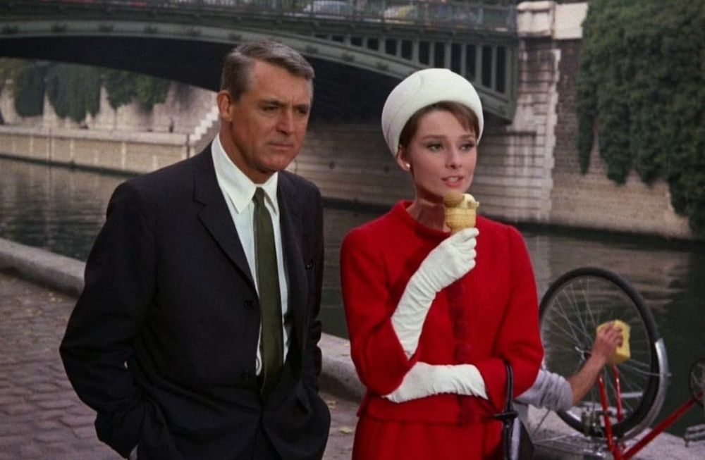 Charada: la película más hitchcockiana que Hitchcock jamás hizo