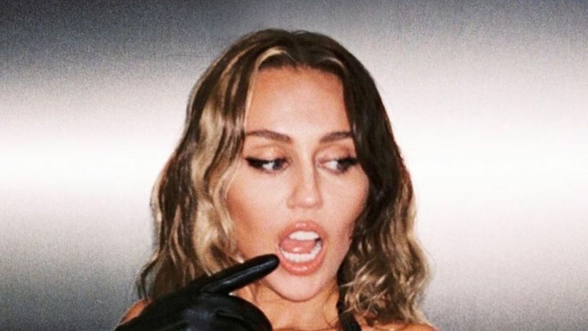 Miley Cyrus se calzó una malla ultra cavada y agradeció el apoyo de sus ...