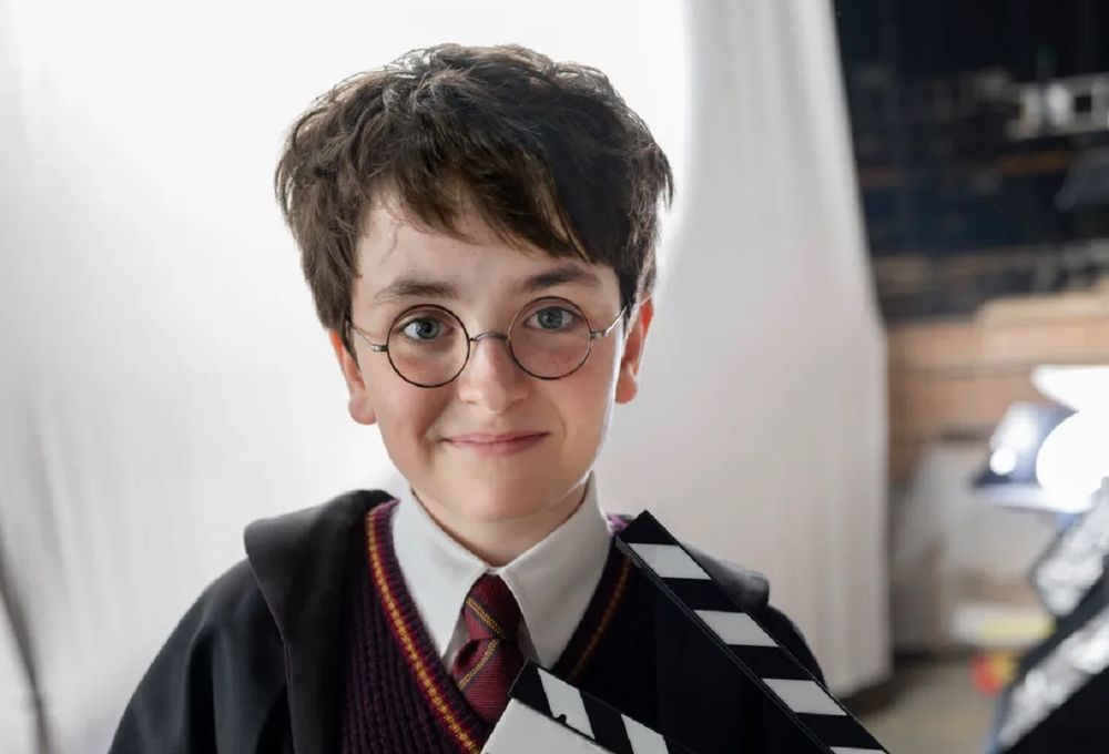 Esta es la primera e impactante foto de Dominic McLaughlin como Harry Potter en la serie de HBO