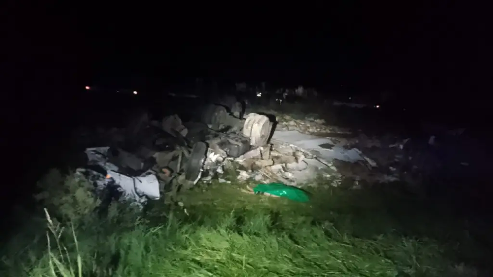 Un camionero mendocino falleció tras volcar en Buenos Aires