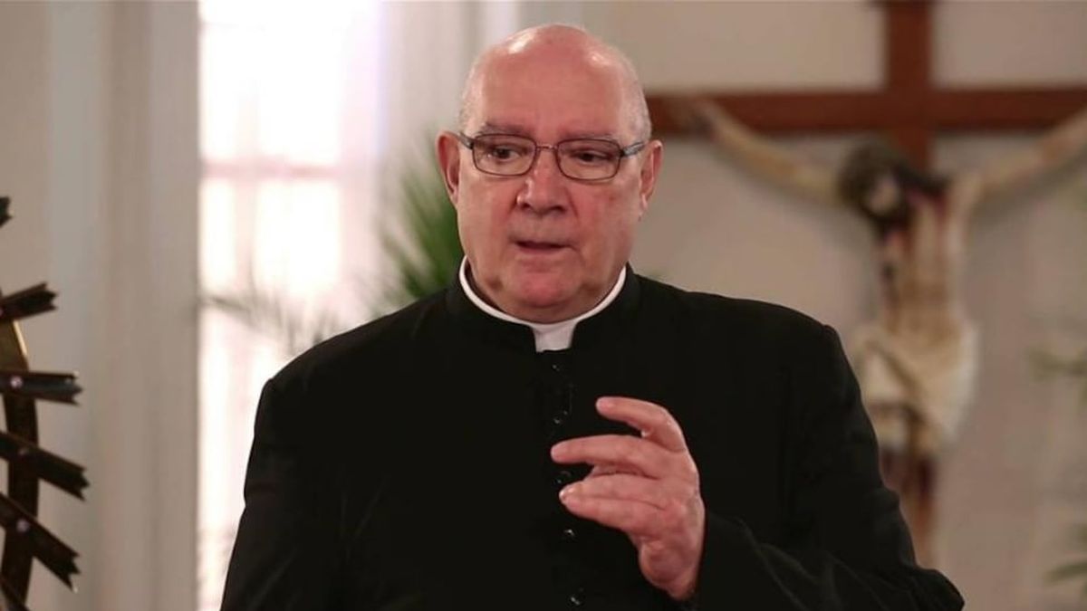 El padre Buela, acusado por abusos y encubrimiento, fue velado con ...