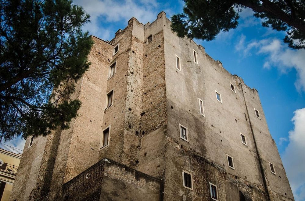 Qué es la Torre dei Conti, la construcción medieval de Roma que sufrió ...