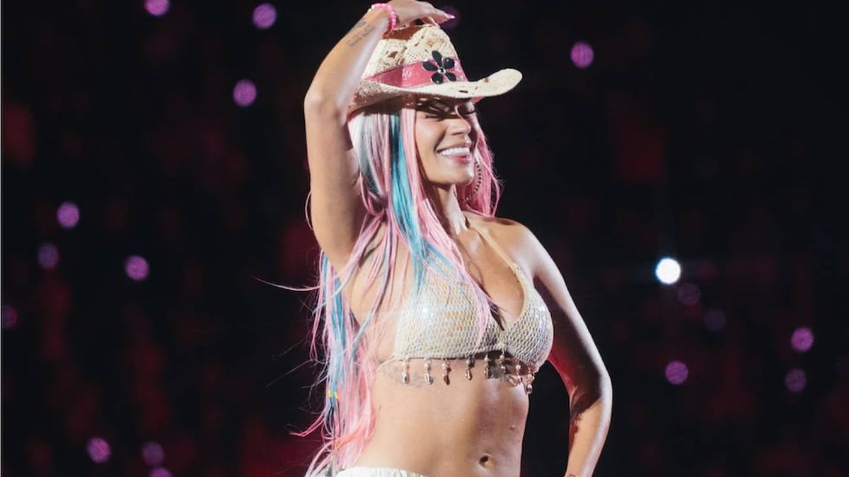 Karol G se presentó en Buenos Aires y sorprendió al público con un traje inspirado en la bandera ...