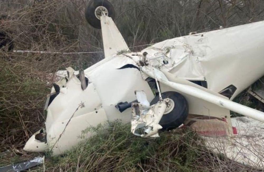 Buenos Aires: una avioneta se precipitó minutos después del despegue y dos personas resultaron ...