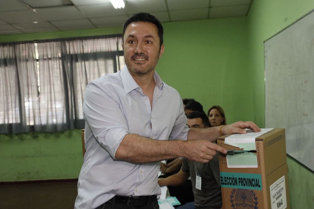 Luis Petri votó en familia y dijo que no viajará a Buenos Aires: Nos ...