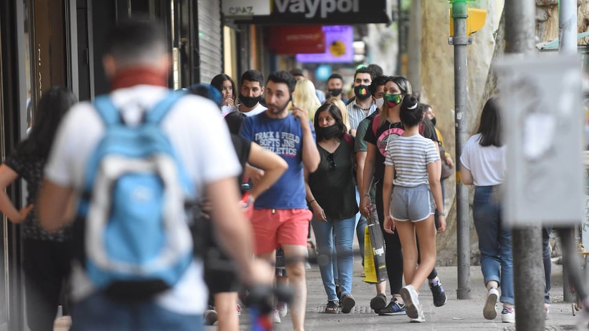 Según un informe del Indec, el 60% de la población ocupada gana $30.000 ...