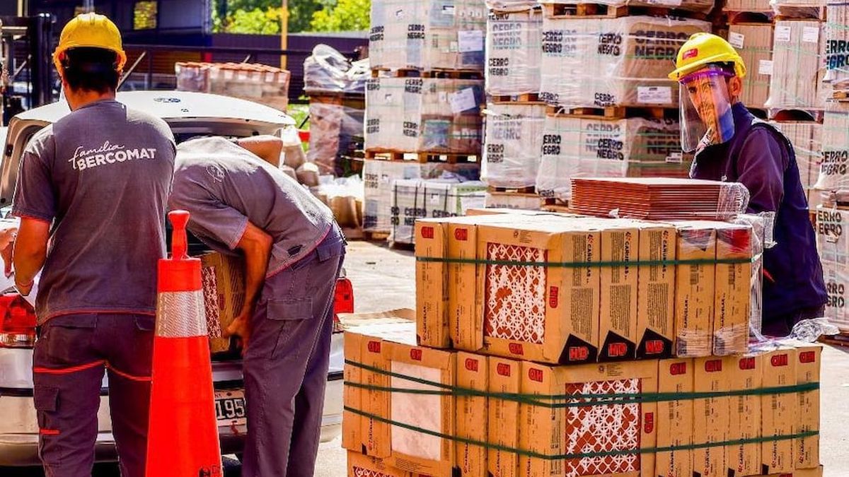 Crece el acopio de materiales de construcción, y ya rinde más que un ...
