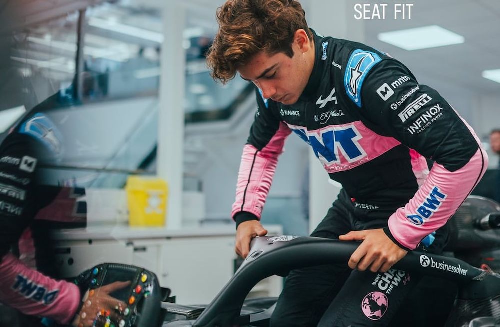 Las perlitas curiosas de Franco Colapinto en la fábrica de Alpine: casco nuevo y un buzo prestado
