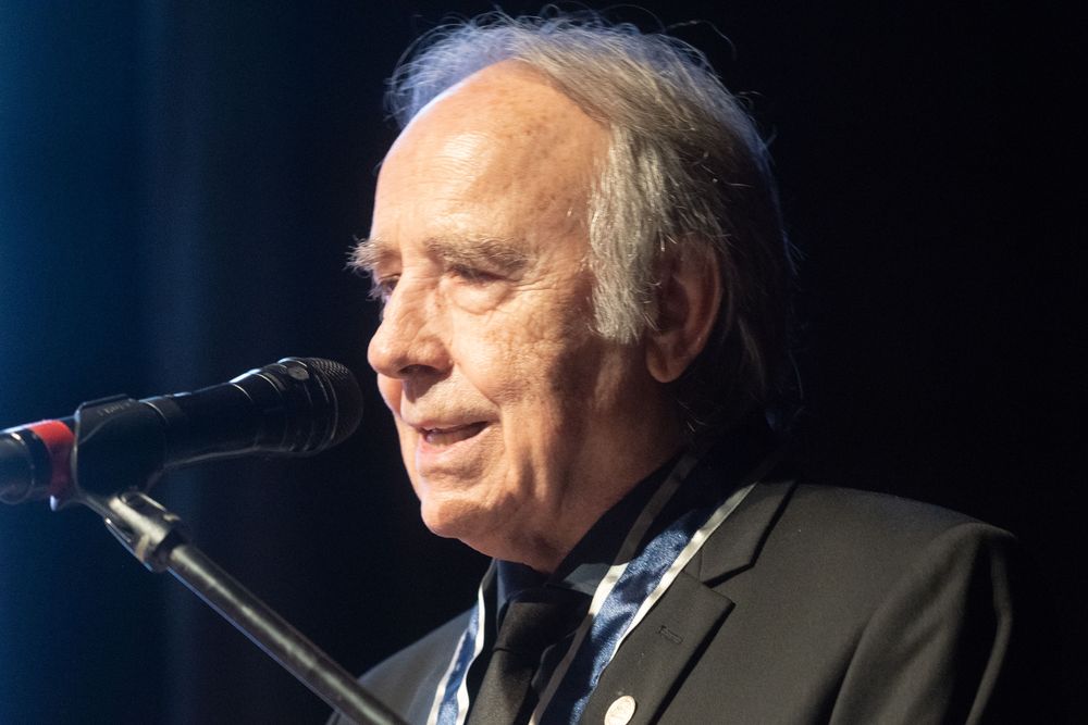 Joan Manuel Serrat, doctor Honoris Causa por la UNCuyo: crónica de un ...