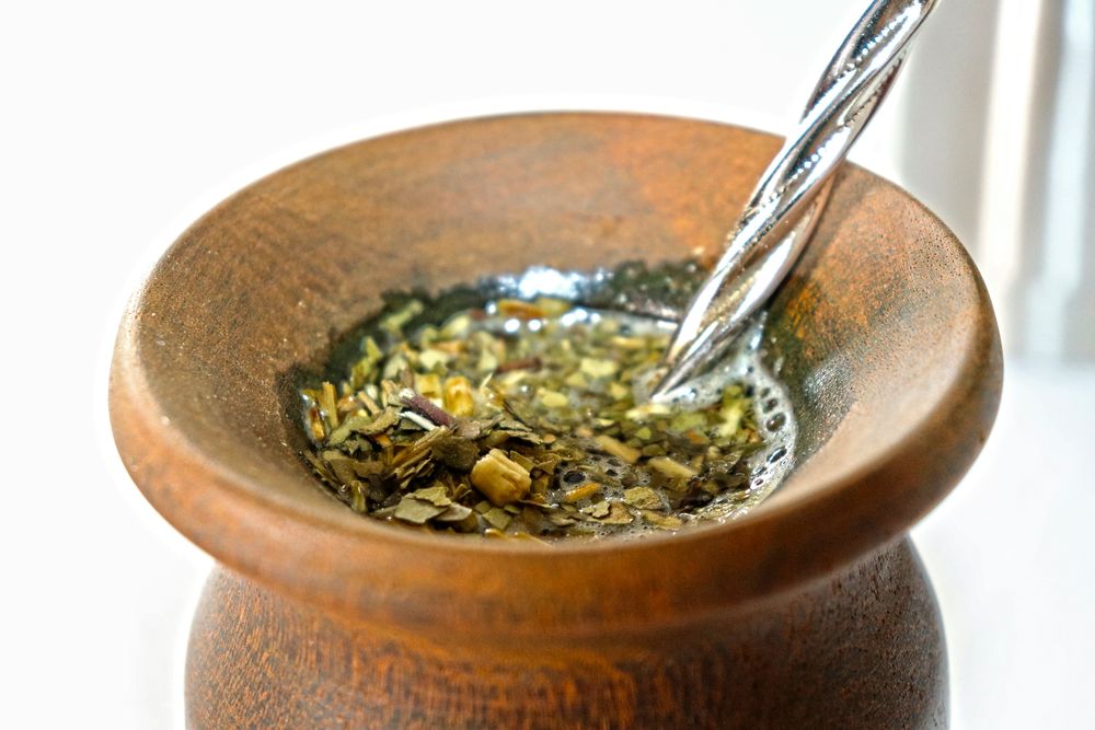 No la tires: cómo reciclar y mezclar la yerba mate con vinagre para ...