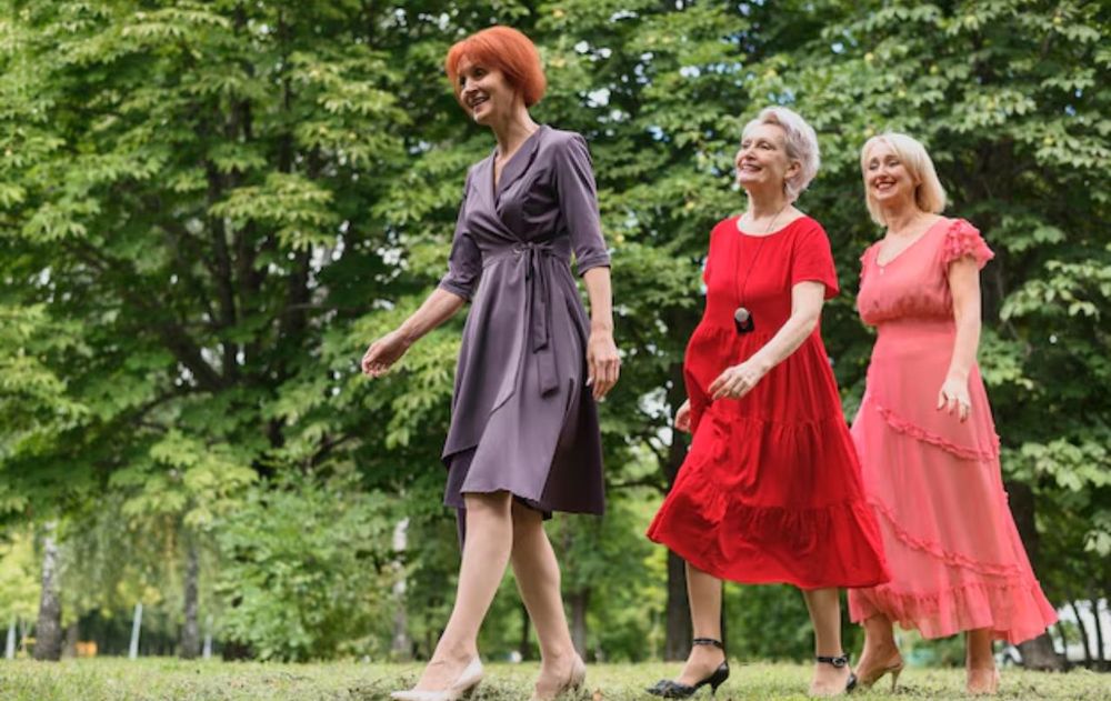 Quitan años: los 2 colores que nos hacen ver más jóvenes, según la ...