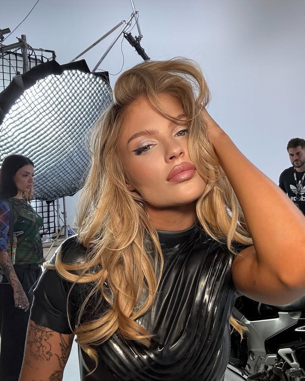 Quién es Luisa Sonza, la cantante con la que colaboró Emilia Mernes