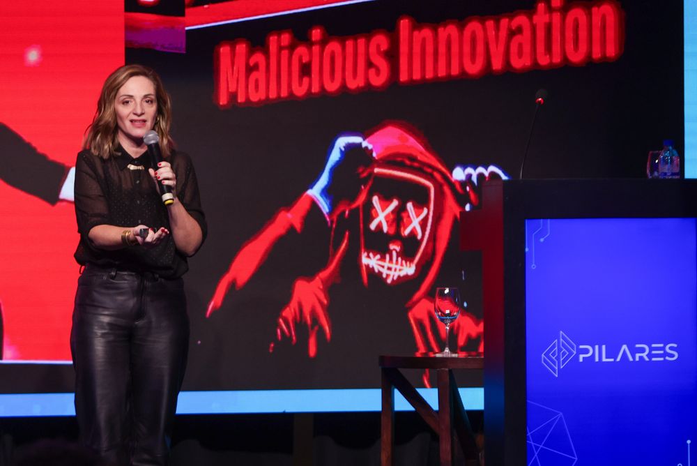 Video completo de Martina Rua en ciclo Pilares: La IA empieza a ser un ...