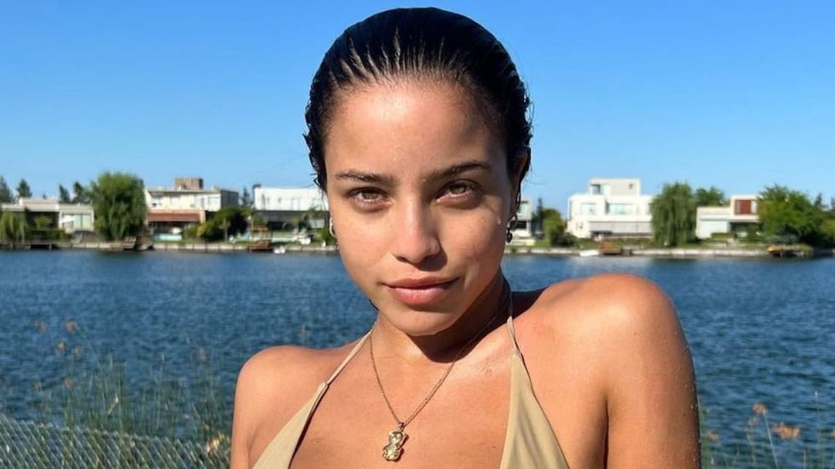 En bikini y desde España, Emilia Mernes se puso contra el espejo para ...