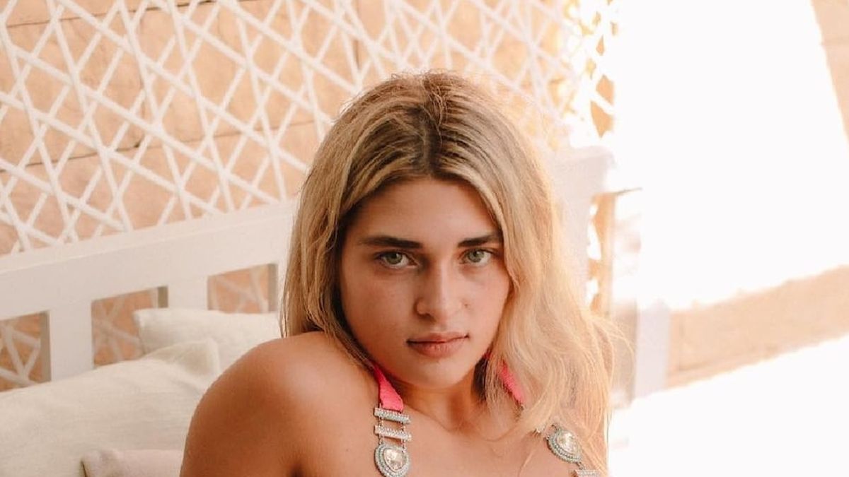 Marta Fort dio toda la vuelta con el celular y presumió de su cuerpo usando solo un corpiño y short