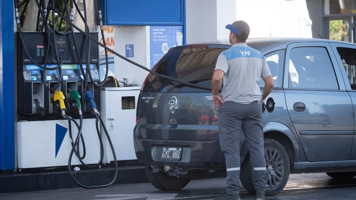 Precio de la nafta: cuánto cuesta llenar el tanque y llegar hasta las playas