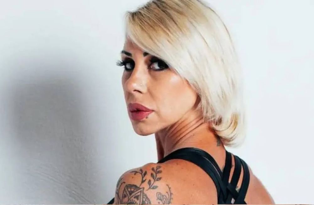 A los 47 años, Mónica Farro se puso el conchero y un traje de vedette ...