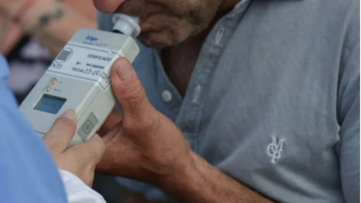 Un conductor ebrio de 55 años chocó a una trafic en Luján: el test de ...